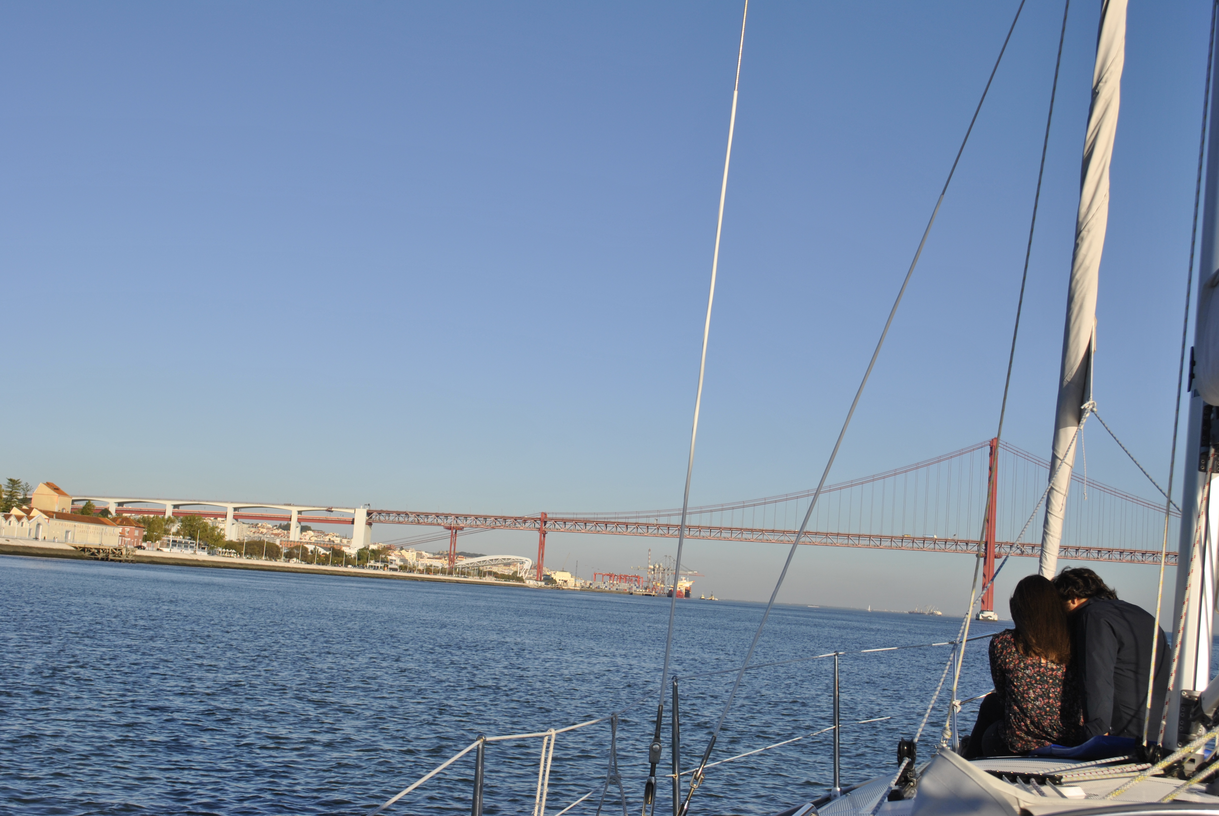 Lisbon Romantic Boat TourPasseio De Barco Romantico Em Lisboa